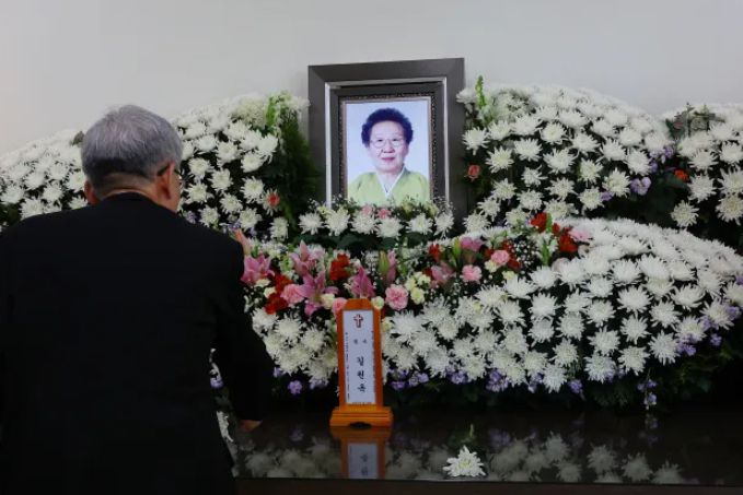 Japanese military’s comfort women victim Gil Won-ok dies at 97, only 7 ...