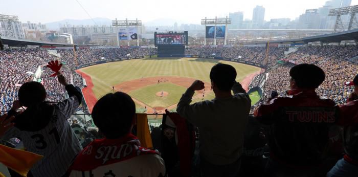 KBO in crisis after fan dies at baseball stadium during game : ZUM 뉴스