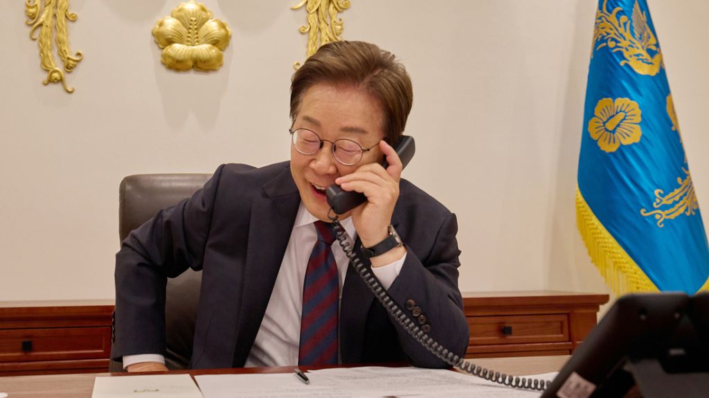 이 대통령, 시진핑 주석과 통화···“11월 경주 APEC 초청” : zum 뉴스