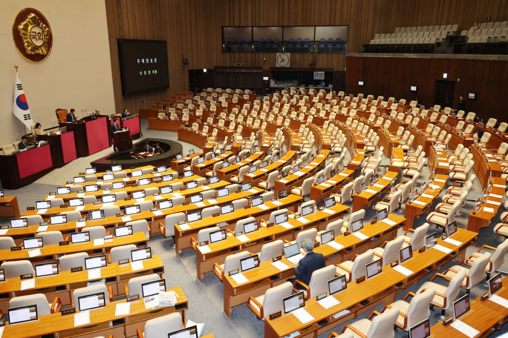 [속보]EBS법 국회 본회의 통과…‘방송3법’ 입법 마무리 : zum 뉴스