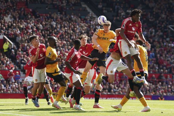 울버햄프턴, 맨유 1-0 격파하고 EPL 5연승...황희찬은 결장 : zum 뉴스