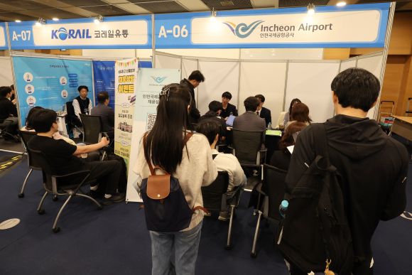 미취업 청년 ‘니트족’ 한국만 늘었다… OECD 주요국 3위 : ZUM 뉴스