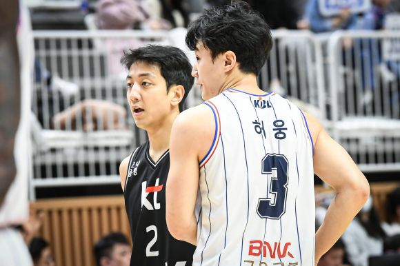 ‘FA 최대어’ 허훈 반전 KCC 이적, 형 허웅과 한솥밥…김선형·김낙현 등 연쇄 이동 시작 : zum 뉴스