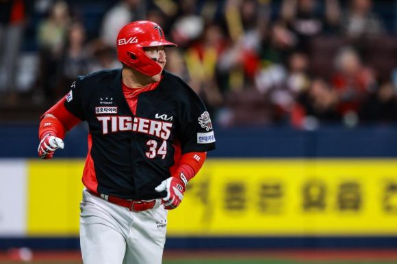 ‘늙지 않는 노병’ 최형우, KBO 최초 1700타점 넘겼다 : zum 뉴스