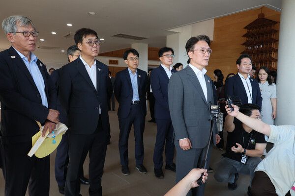 '초격차 K-APEC'로 국격 높인다…김민석 "대한민국 정상화, 전 세계에 각인될 것" : zum 뉴스