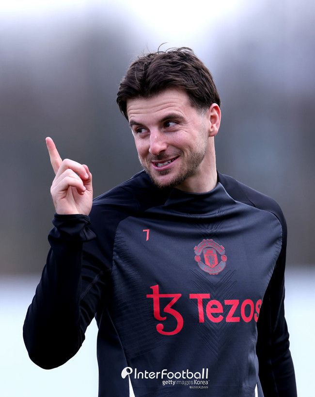 이 시대 최악의 주급 도둑이 돌아왔다...3달 만에 훈련 복귀→UEL 출전은 아직 : zum 뉴스