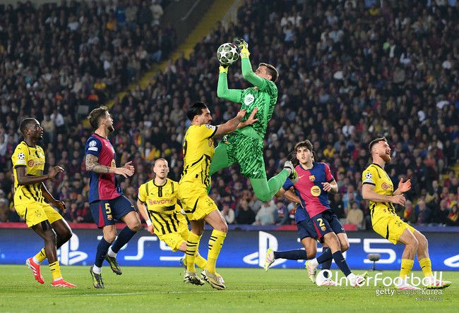 [UCL STAR] 야말·하피냐 NO!...진짜 본체는 '선방 3회+클린시트' 은퇴 번복 GK? '출전 시 무패 중' : zum 뉴스