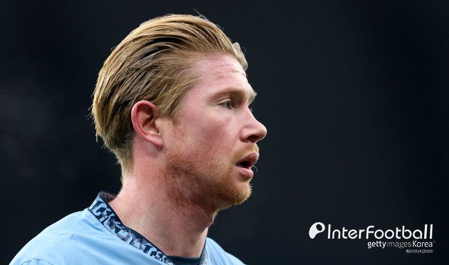 "솔직히 충격, 1년간 아무 제안 없었어"...'무릎 혹사→트레블' KDB 헌신, 맨시티 '헌신짝' 취급 : zum 뉴스