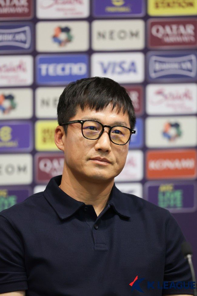 [ACLE 인터뷰] '팀 가치 2900억' 알 힐랄 만나는 이정효 감독 "모 아니면 도 둘 중 하나다" : zum 뉴스