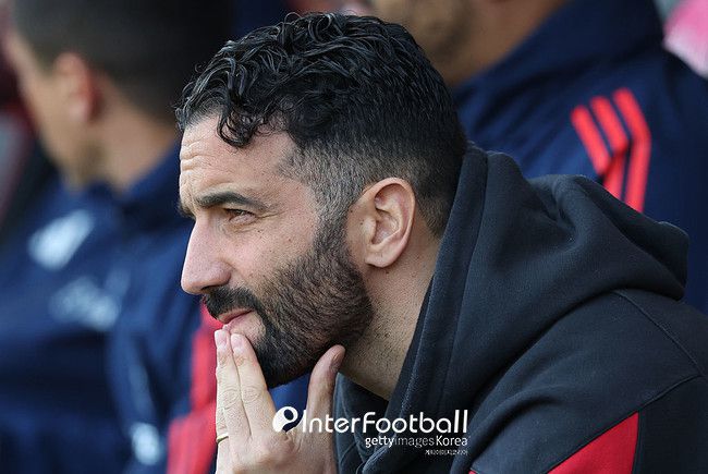 [오피셜] 맨체스터 유나이티드, 결전의 UEL 4강 1차전 명단 발표! 디알로-더 리흐트 포함 : ZUM 뉴스