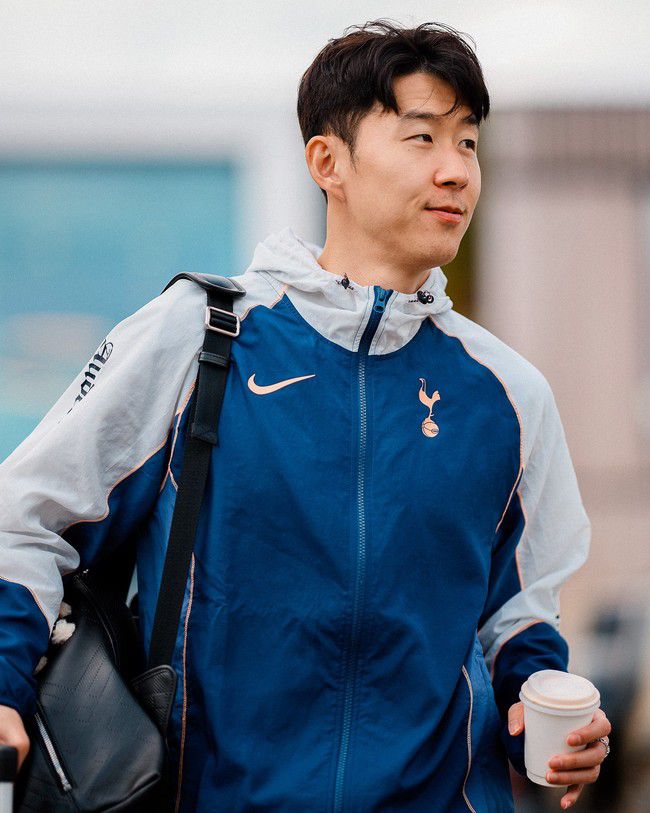 역사적인 발걸음! '손흥민 포함' 토트넘 선수단, UEL 결승전 장소로 이동 : zum 뉴스