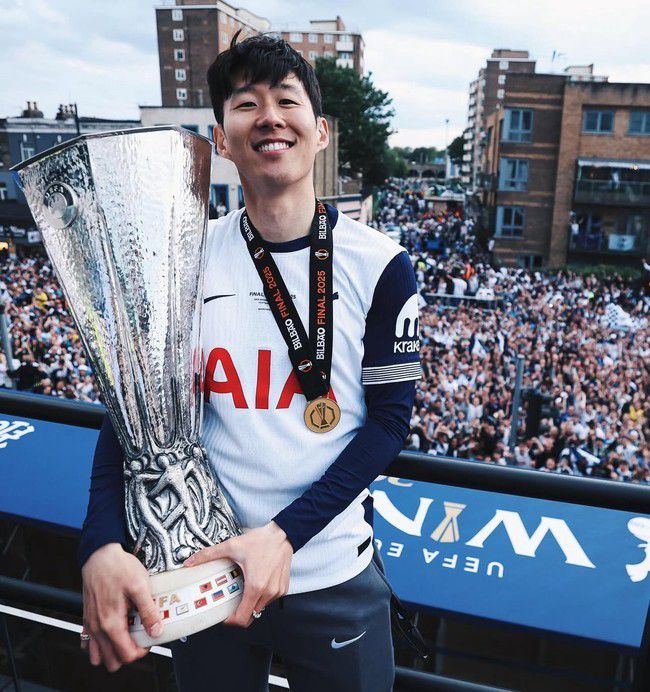 "진정한 레전드" 손흥민, 아직 토트넘서 할 일 남았다! "UCL 복귀→경험 많은 SON 필요" : ZUM 뉴스