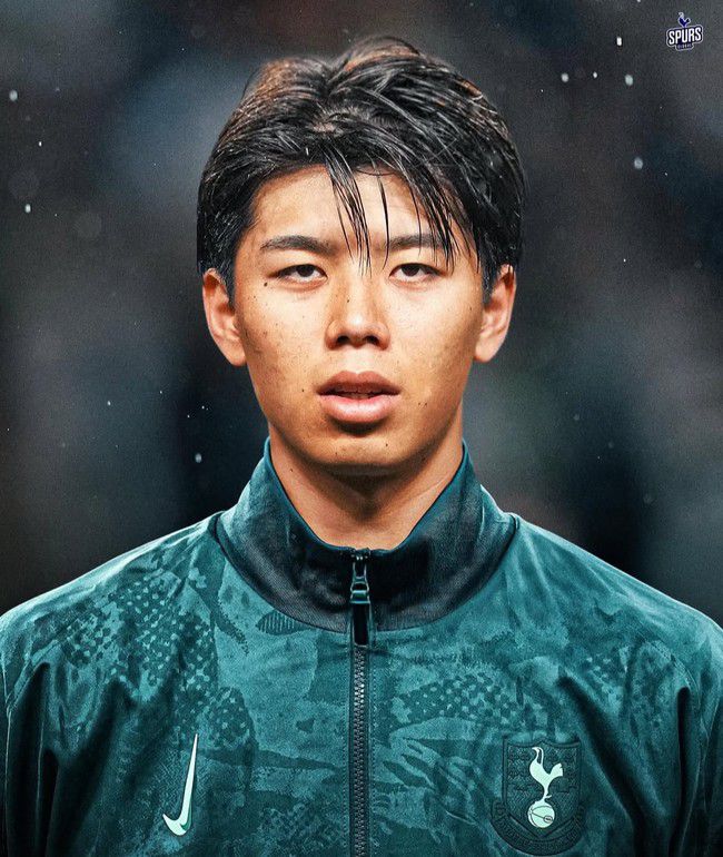 [PL POINT] 프랭크 시대 2호 영입 확정...손흥민, 12살 어린 일본인 센터백과 뛴다 : zum 뉴스