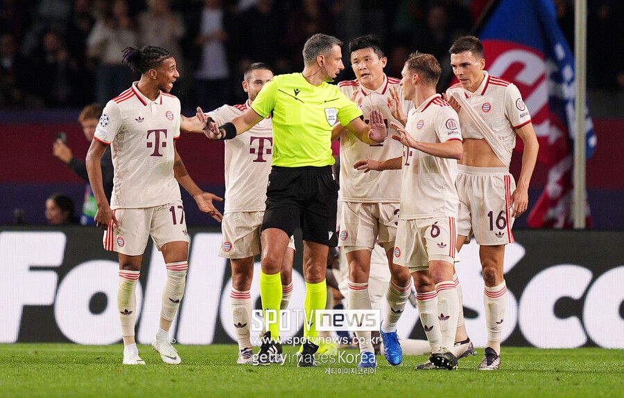 [UCL REVIEW] 밀렸잖아! '콤파니 분노' 김민재 실책→결승 실점…뮌헨 바르샤에 1-4 대패, 23위 추락 : zum 뉴스
