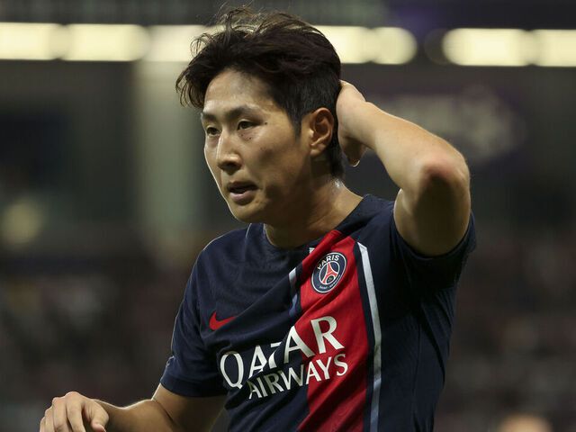 '폭탄선언' 이강인, 맨유·아스널·뉴캐슬 ‘EPL 질색’ 왜? “영입하려면 이적료 두 배→660억 입금하면 가능” PSG 사실상 이적불가 입장 : zum 뉴스