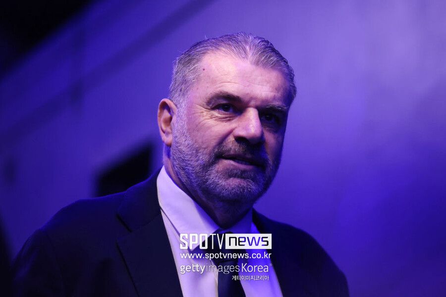 [속보] 포스테코글루 진짜 망했다! 이젠 정말 경질이다...핵심 수비수, UEL 16강 2차전 앞두고 부상으로 쓰러져 : zum 뉴스