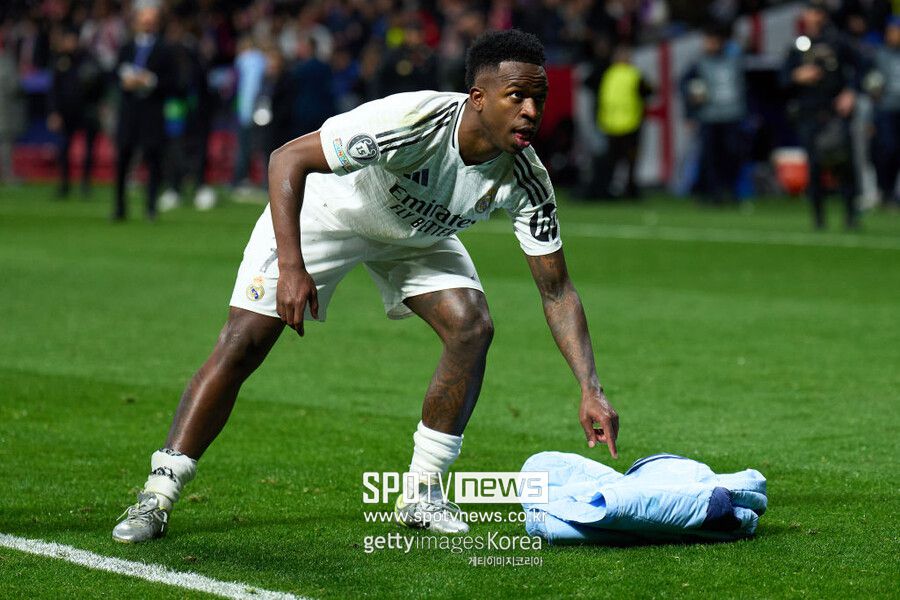 '손이 왜 바지로 가는 거야' 음바페·뤼디거, 팬 도발 논란으로 UEFA 조사…UCL 8강 출전 불투명 : zum 뉴스