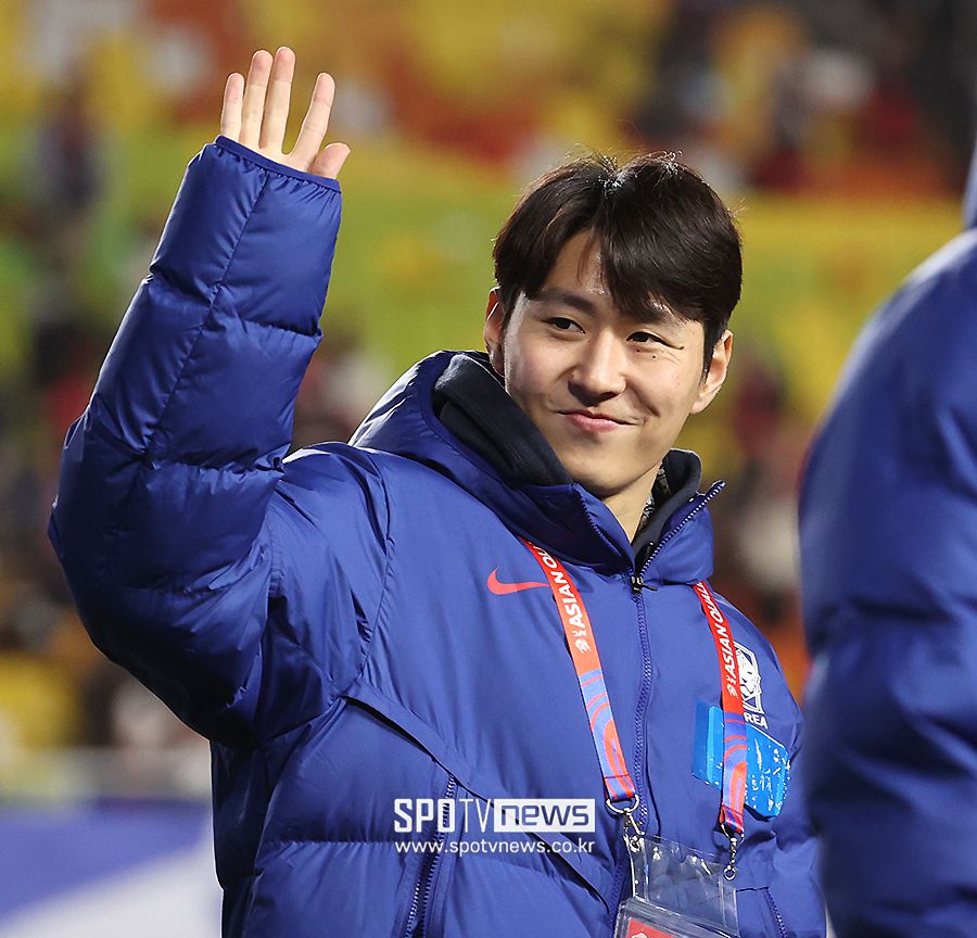 다쳐서 돌아간 이강인, 못 뛰어도 트로피가 다가온다…PSG, LEE 결장에도 생테티엔에 6-1 대승 → 조기 우승 임박 : zum 뉴스