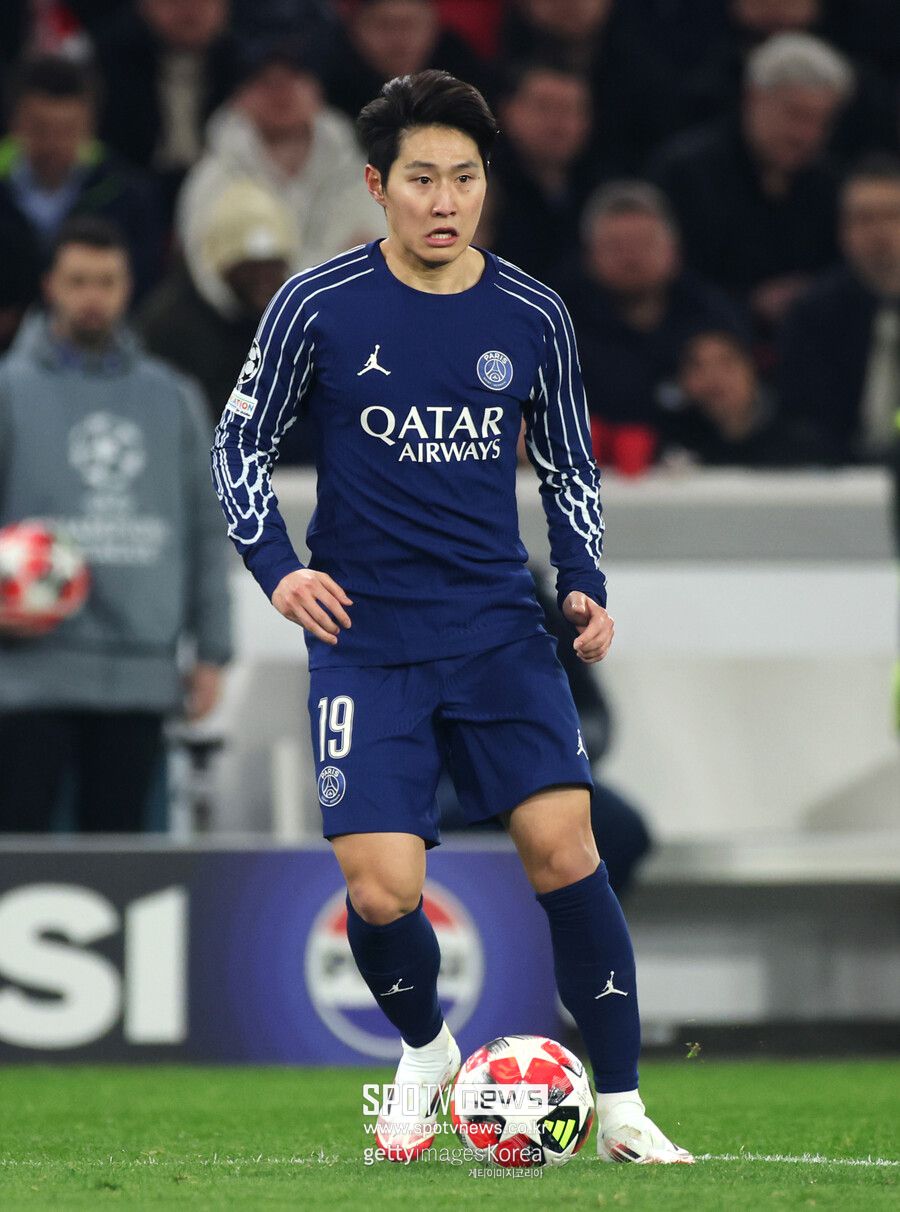 '이강인, PSG와 결별하는 이유' 엔리케의 외면 속 맨유와 EPL 클럽들 러브콜…"꾸준한 출전 시간 원한다" : zum 뉴스