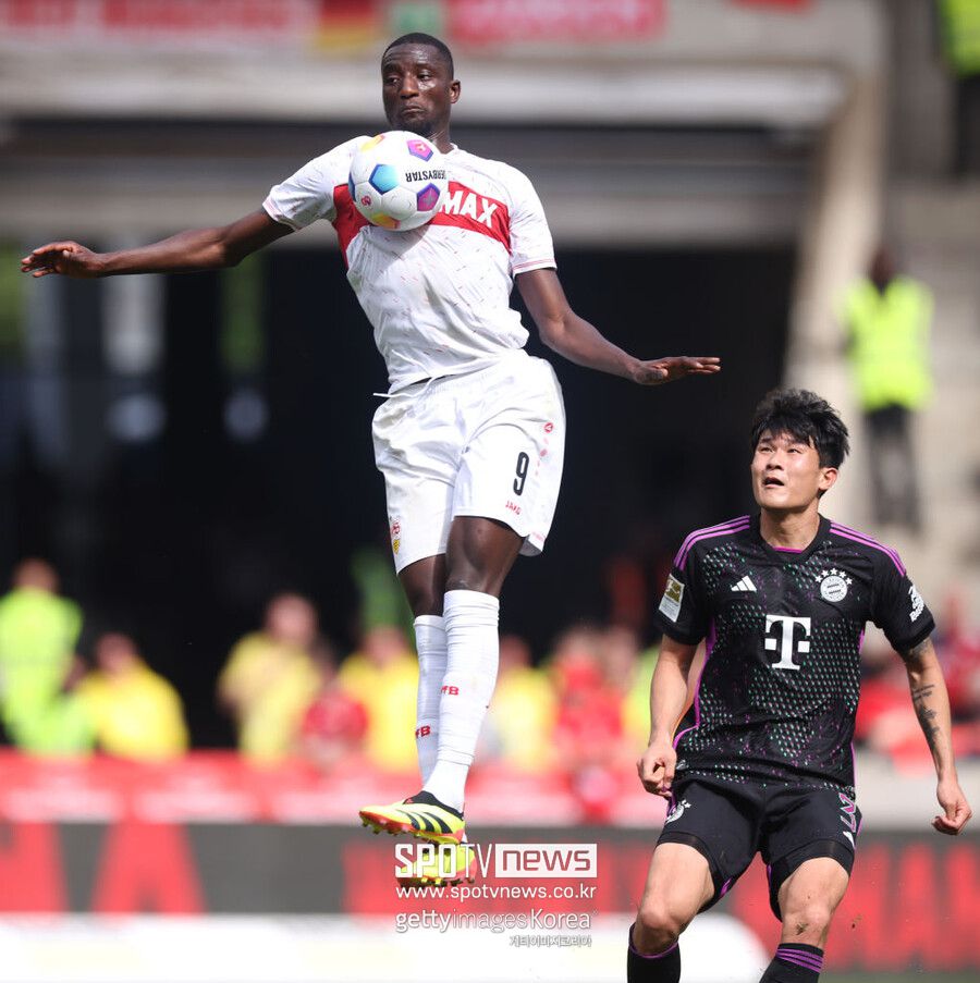 "김민재가 꽁꽁 묶었어" 지적→사흘 만에 UCL 해트트릭 폭발!…6년 전 안필드 기적 대신 '홀란 최다골' 경신 : zum 뉴스