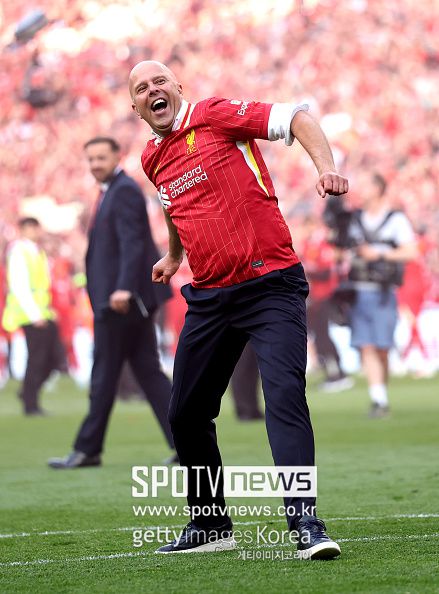 [SPO ISSUE] '클롭만한 사람 없을 줄 알았는데' 슬롯이 해냈다! 부임 첫 시즌만에 PL 우승...본인 향한 불신 잠재워 : zum 뉴스