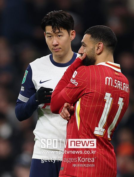 [오피셜] 손흥민 우승 축하해! EPL 올해의 선수 수상…통산 두 번째 수상 확정, "나도 축하해줘” 역대 최다 수상 타이 기록 쓴 '이집트왕' 살라 : zum 뉴스