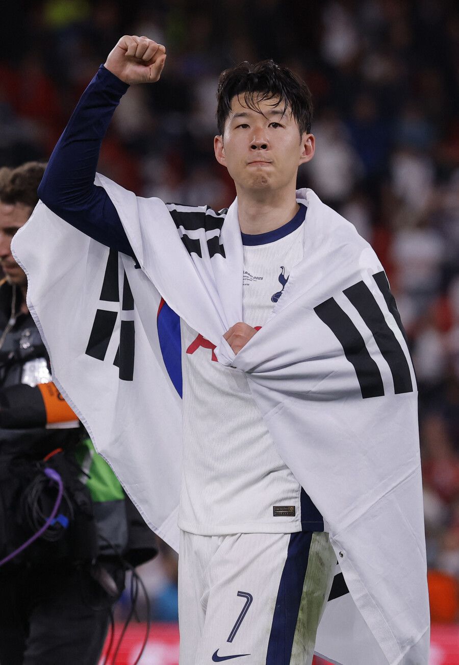 [오피셜] 韓 축구 역대급 아쉬움, 토트넘 공식발표…“손흥민, EPL 최종전 결장 확정” 발 부상 회복 안 된 상태로 유로파 결승전 뛰어 → 치료에 다시 전념 : zum 뉴스