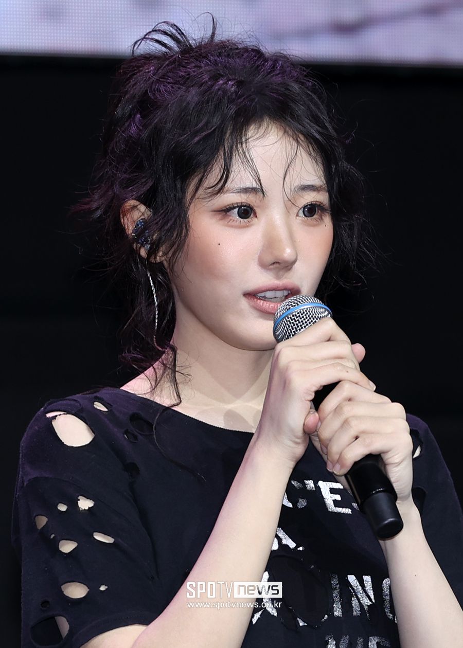 [포토S] QWER 히나, '열심히 준비했어요' : ZUM 뉴스