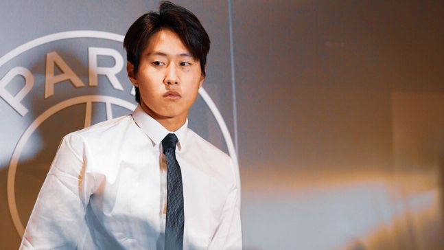 이강인(24, 나폴리) 핵폭탄급 이적 터진다…프랑스 매체도 확인!→"481억 방출 예상, EPL 팰리스도 관심" : zum 뉴스