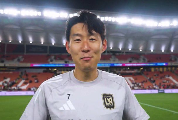 "손흥민, EPL→MLS 1개월 만에 해트트릭" 英 BBC도 놀란 ‘찰칵 세리머니' 연속…"토트넘 캡틴 여전해" : zum 뉴스