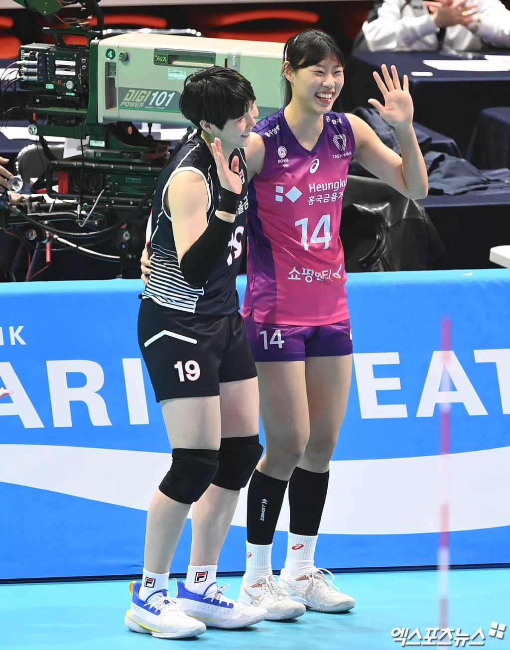 'MVP+서브퀸' 이소영이 '98km/h' 정윤주에게 고맙다고 한 사연은? [KOVO 올스타전] : zum 뉴스