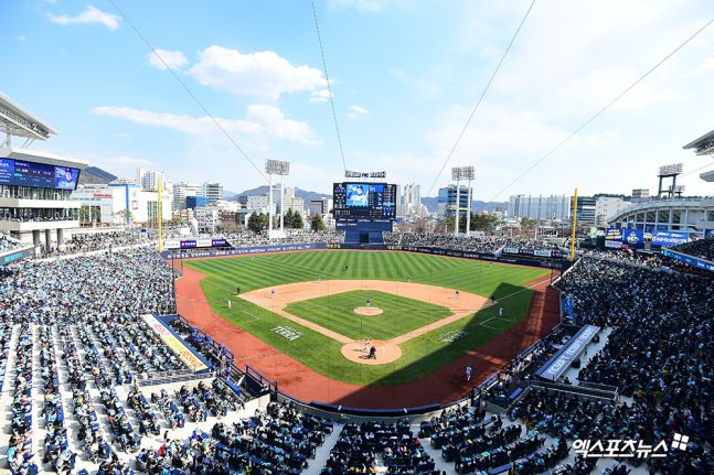 '구조물 추락→중환자 발생 여파' NC-SSG 무관중 경기 확정…"팬들 안전 확보하며 리그 운영 방안 제안" [오피셜] : zum 뉴스