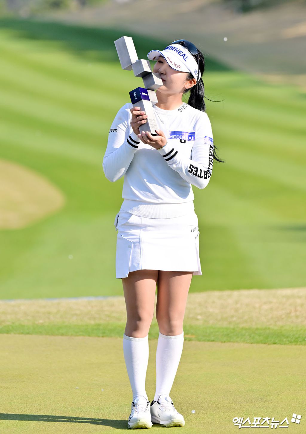 '18번 홀 8m 이글 역전승' 이예원, 홍정민 제치고 KLPGA 국내 개막전 정상…통산 7승 : zum 뉴스