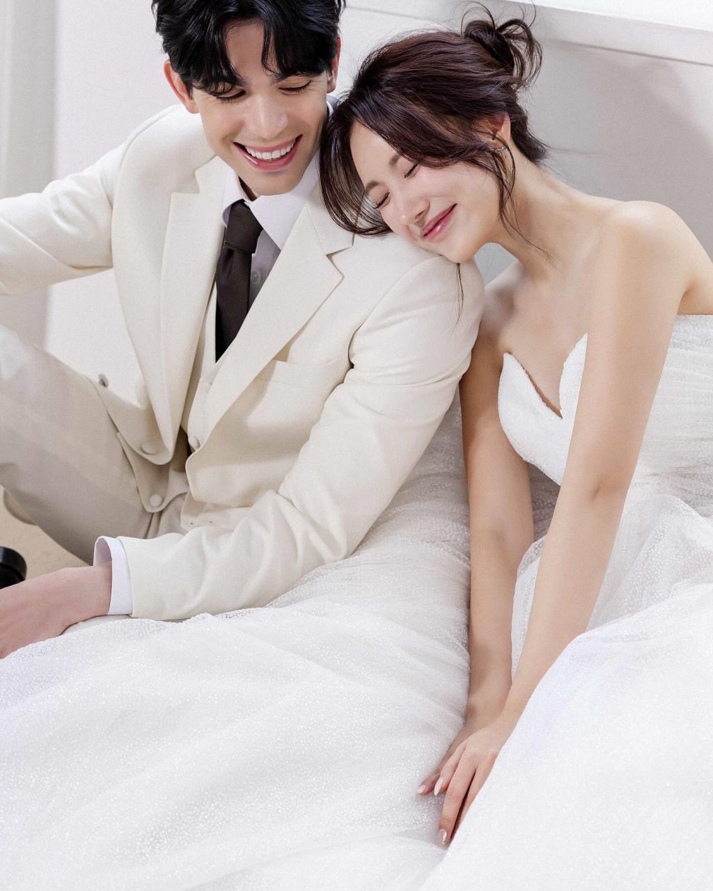 '비정상' 로빈♥LPG 출신 김서연, 5월 3일 결혼 "돌고 돌아 만난 인연" [종합] : zum 뉴스