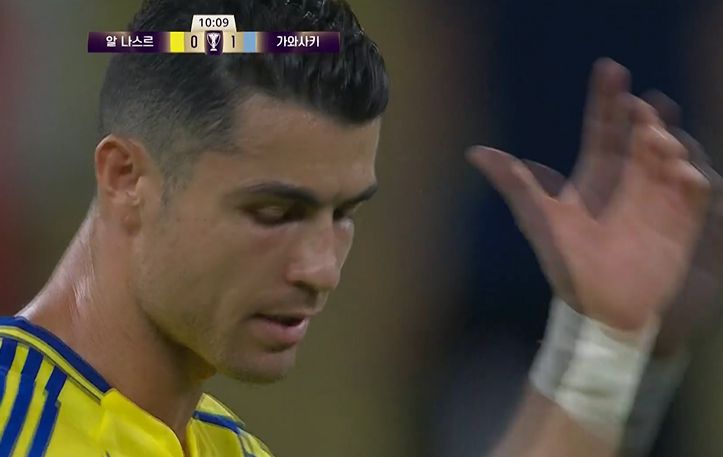 '호날두 은퇴하라' CR7의 치욕! 노마크 헛발질→시저스킥 허공→실점 때마다 짜증…ACLE 4강 탈락 : zum 뉴스