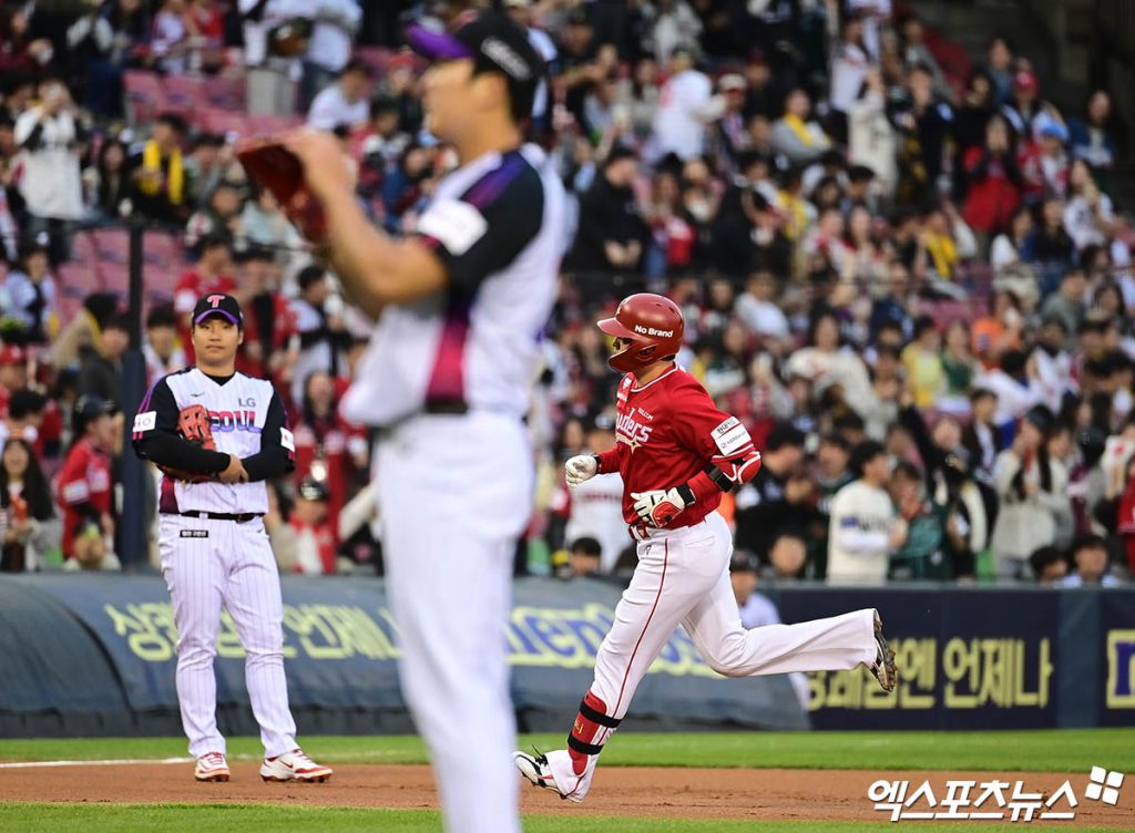 [속보] 이게 KBO 통산 홈런 1위다! 최정, 복귀 첫 타석부터 홈런 '쾅'→역대 2번째 통산 4200루타 [잠실 라이브] : zum 뉴스