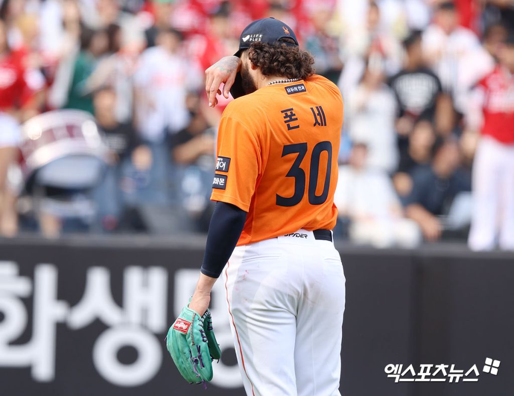 18K 대기록 폰세, 포효 대신 왜 울었나? "돌아가신 어머니가 보셨다면 좋아하셨을 텐데…" [대전 일문일답] : zum 뉴스