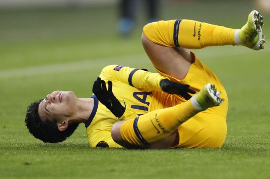 손흥민, 딱 7명 '꿈의 대기록' 끝내 깨졌다…EPL 최종전 결장 확정→포스텍 "발 부상 낫지 않아서 제외" : zum 뉴스