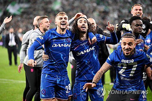 '후반전 골골골골' 첼시, 베티스전 '0-1→4-1' 대역전승…최초로 UEFA 대회 '그랜드슬램' 달성 [UECL 결승 리뷰] : zum 뉴스