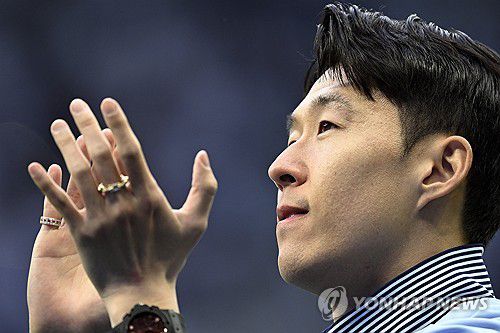 손흥민, 2400억 돈방석 초대형 사우디 이적?…ESPN "엄청난 제안 예상, 어려운 결정 내려야" : zum 뉴스