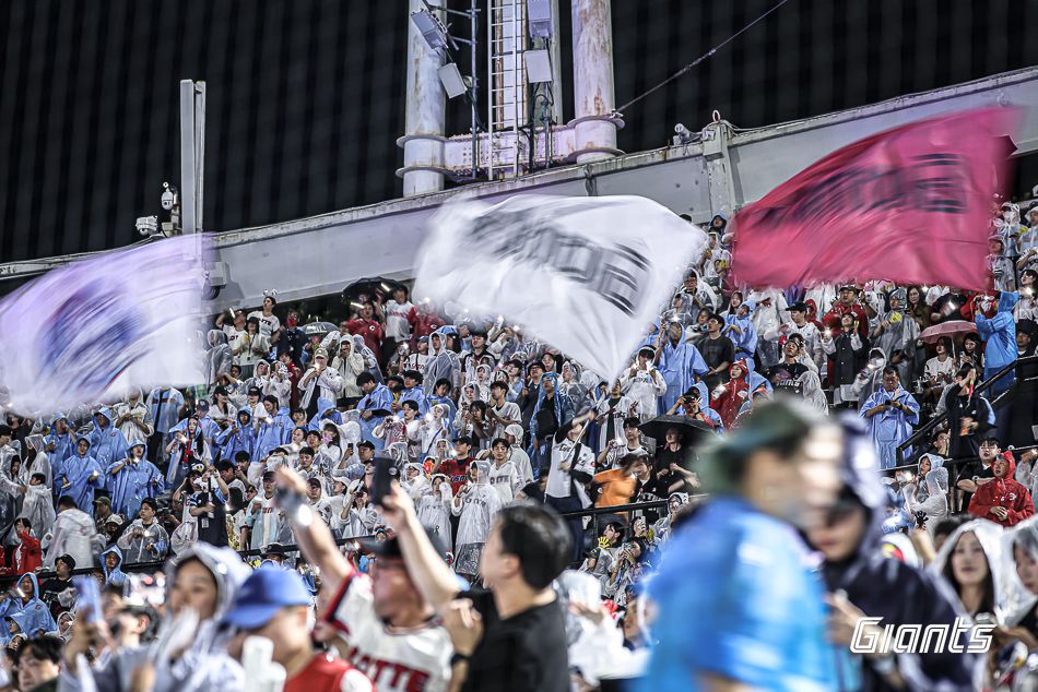 '아쉽다' 롯데, KBO 44년사 최초 대기록 도전 끝내 무산됐다…홈 23G 연속 매진, 비 때문에 실패 [부산 현장] : zum 뉴스