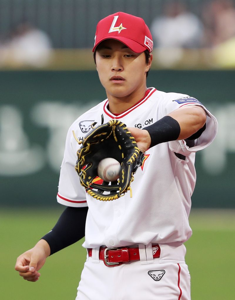 "3~4kg 불고, 힘 붙었다" SSG 박지환, '70일 만에' 1군 콜업…박성한-고명준 선발 제외 [인천 현장] : zum 뉴스