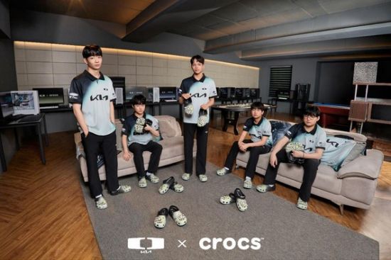 디플러스 기아, 풋웨어 브랜드 크록스와 협업…'LCK' 3라운드 착용 예고 : zum 뉴스