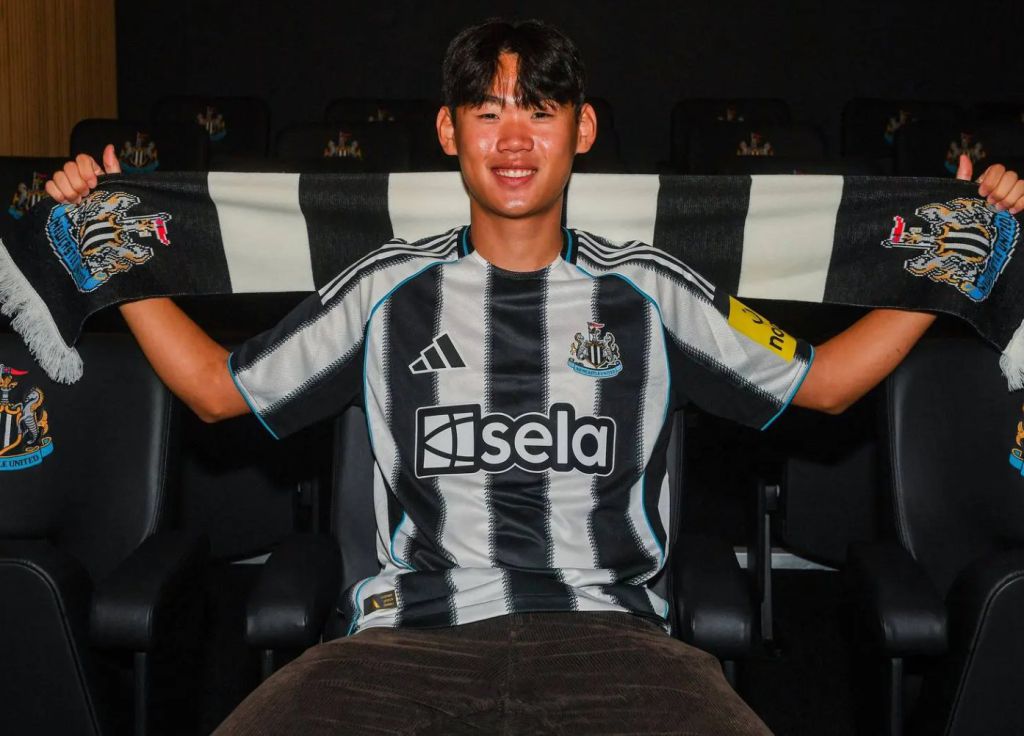 '韓 박승수 끝내 명단 제외'…리버풀 '16세 새싹', 영웅 됐다→뉴캐슬 원정 3-2 진땀승 [EPL 리뷰] : zum 뉴스