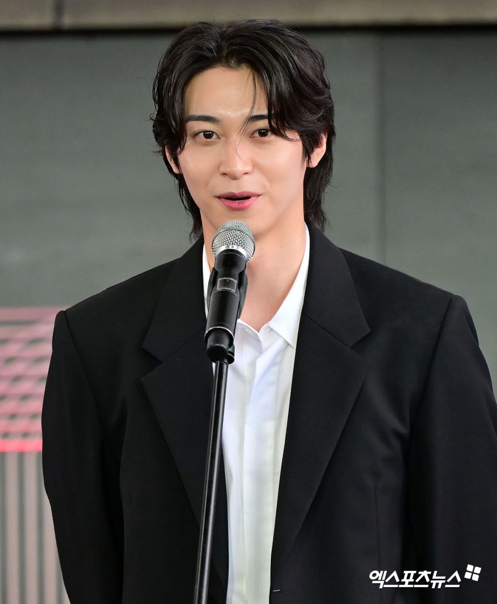 한기찬, 윤여정 없이 홀로 등장 "예기치 못한 사건…오고 있어" (결혼 피로연)[BIFF 2025] : zum 뉴스