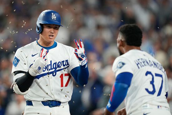 '오타니·테오스카 멀티홈런 쾅쾅!' 다저스, NLWC 1차전 10-5 승리…'26인 로스터 승선' 김혜성은 결장 : zum 뉴스