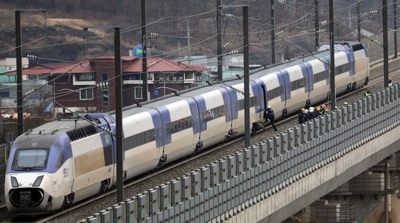 코레일 "KTX 탈선 사고 복구 완료‥열차 정상운행 중" : ZUM 뉴스