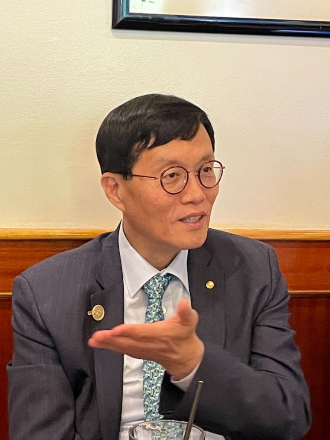 이창용 "한국서 'SVB사태' 벌어졌다면 예금인출 100배 빠를것" : zum 뉴스