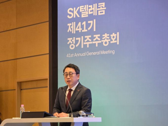 유영상 SKT 대표 "AI 수요자 넘어 돈 버는 'AI 공급자'될 것" : ZUM 뉴스