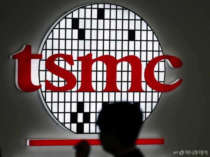 "중국 기업에 AI칩 왜 팔아"…TSMC, 벌금 1조4800억 낼 위기 : ZUM 뉴스